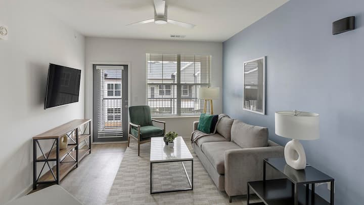 Landing | Stylish 2bd, Clubhouse, Gym - Huntsville, AL