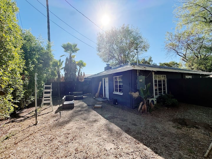 Spacious Guesthouse • Sleeps 4• Convenient• Garden - La Verne, CA