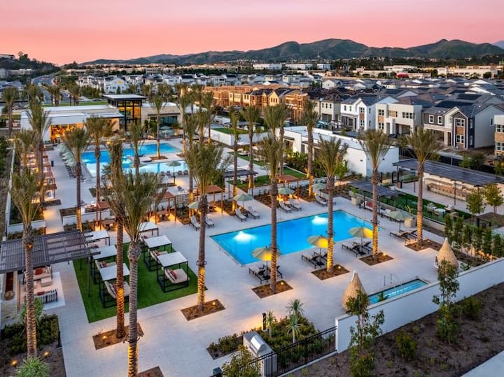 Private Modern Flat With Resort-style Pool & Spa! - Lake Forest, CA