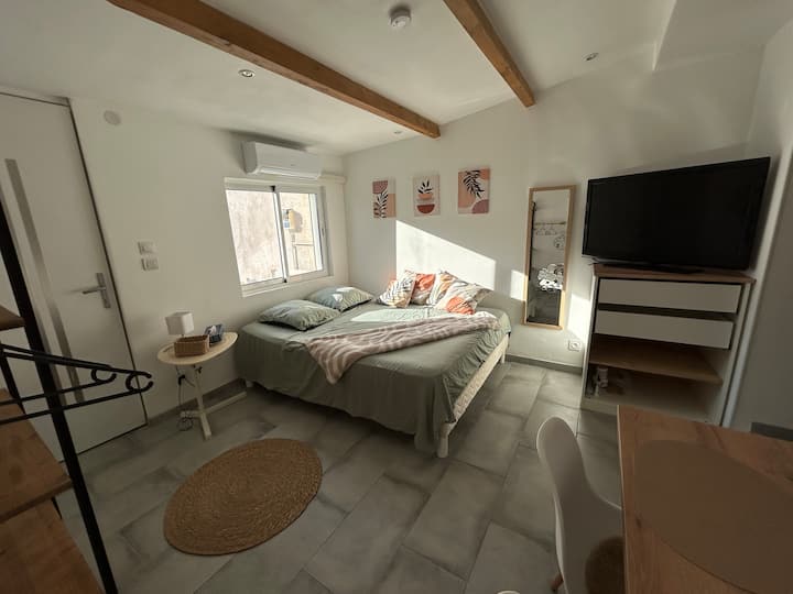 Charmant Studio Sur Propriété – Espace Séparé - Port-de-Bouc