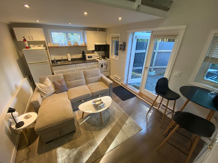 Cozy One Bedroom Loft With Private Fenced In Yard. - Lake Cowichan