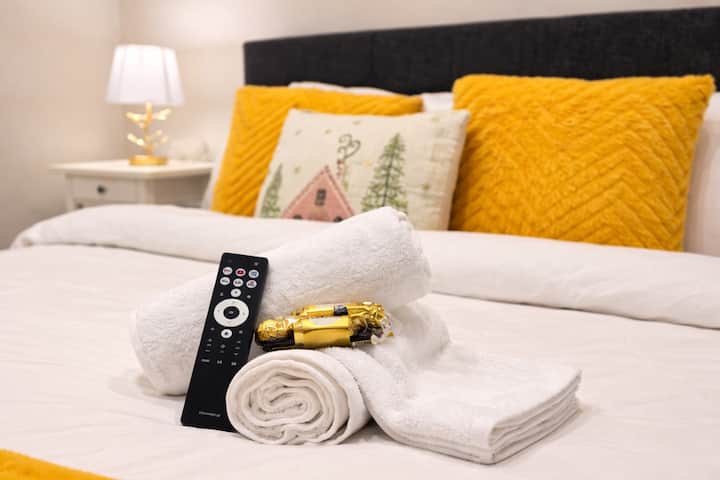 Lux 4br 3ba Home • Sunset Views & Ultimate Comfort - Oakville