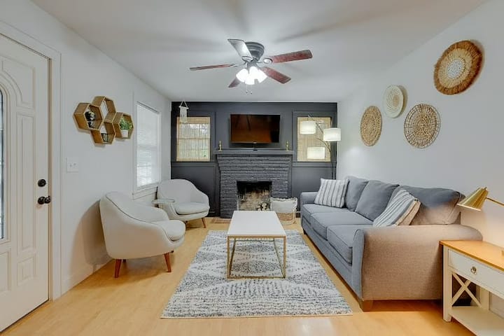 Gvl West Downtown Bungalow - Saluda Lake, SC