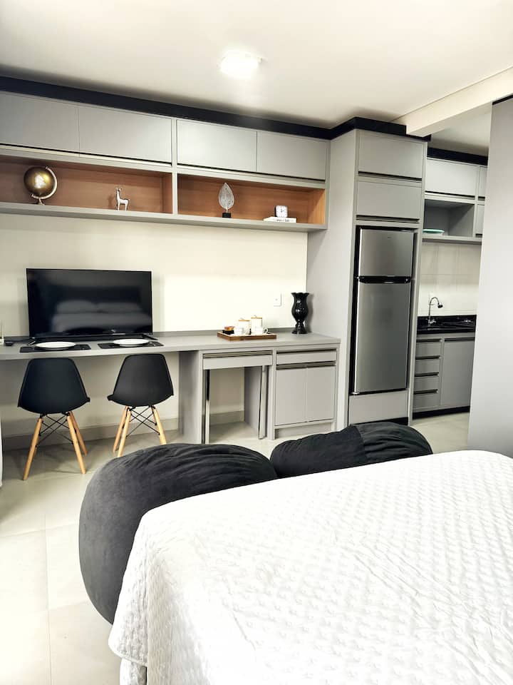 Studio 107 | 2 Quadras Uepg | Garagem E Elevador - Ponta Grossa