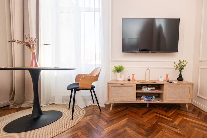 Central Retreat - Cozy & Charming Apartment - Arad