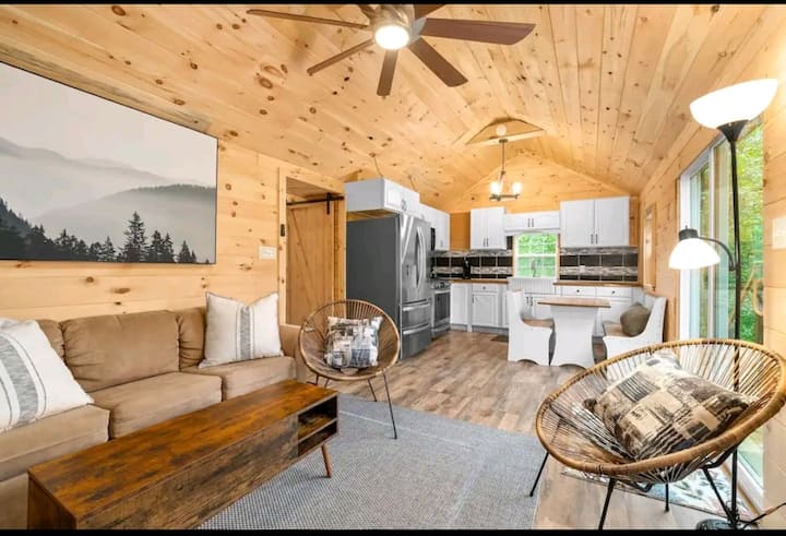 Cozy Cabin Hidden In The Woods! - Clarksville, TN