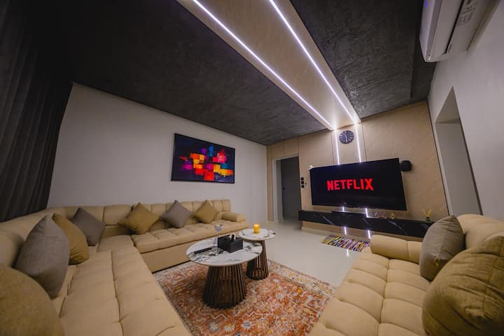 Spacious Family 3br, 75" Qled Tv, Home Theater - Riyadh