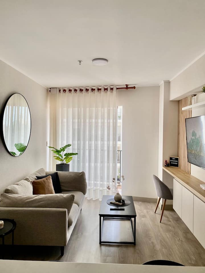 Moderno Departamento Con Piscina En Barranco. - Lima