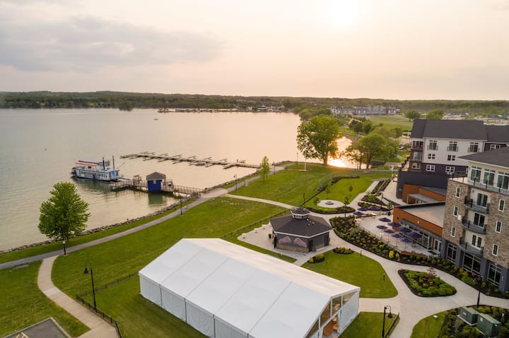 Peaceful Retreat W/ Pool L 2 Lake-view Rooms - Canandaigua, NY