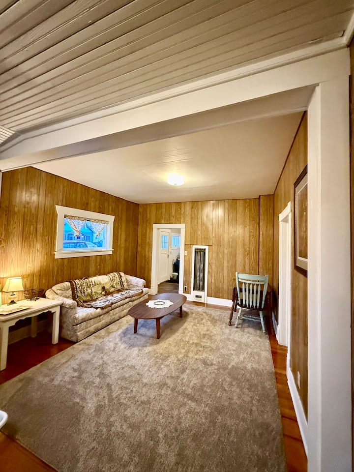 Walnut Cottage - Butte, MT