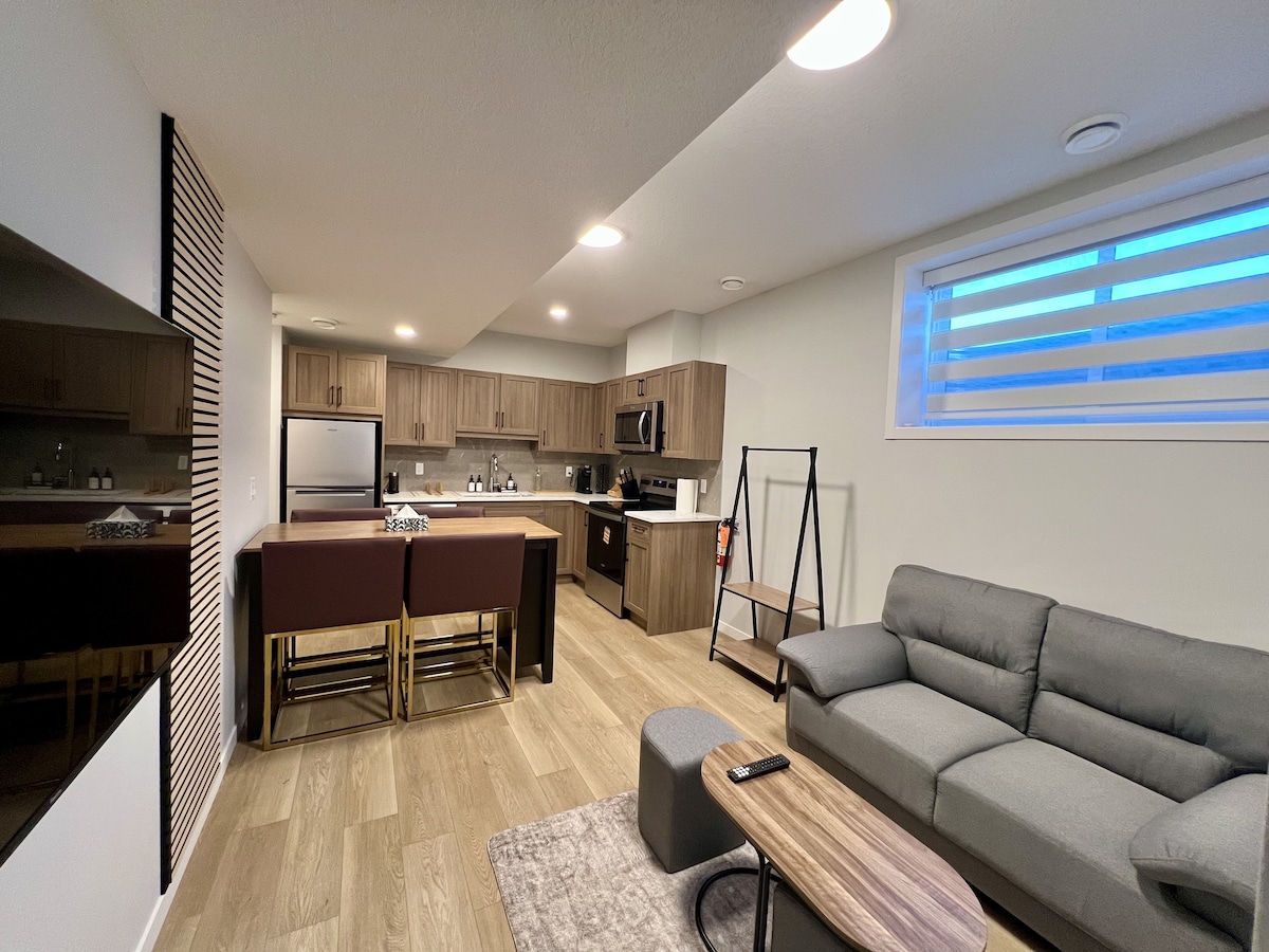 Modern Basement Suite – Walk to YMCA & Hospital - Airbnb