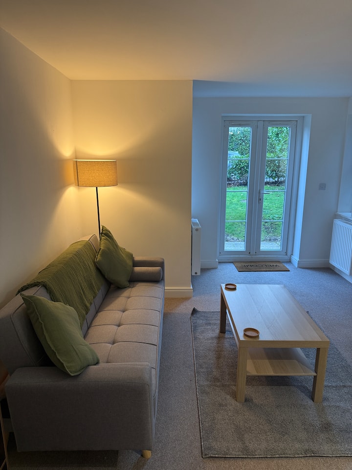 Relaxing Coastal Flat, Perfect Location - Christchurch, UK