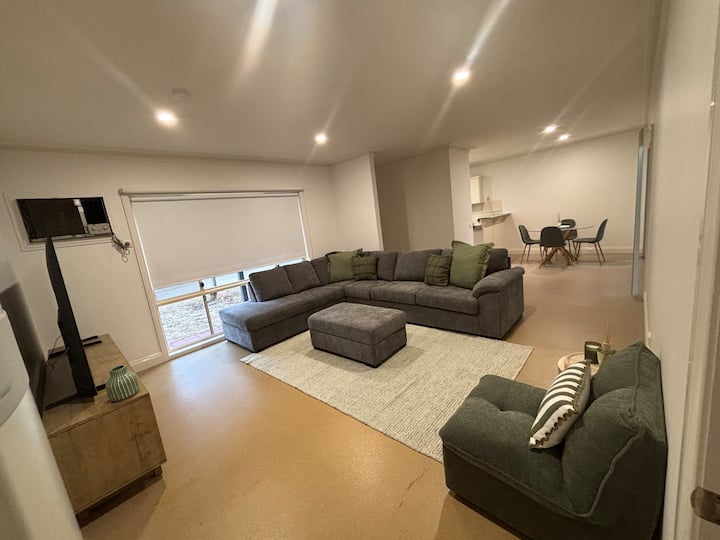 Tidy & Comfortable 2br Stay – Walk To Echuca Wharf - Echuca
