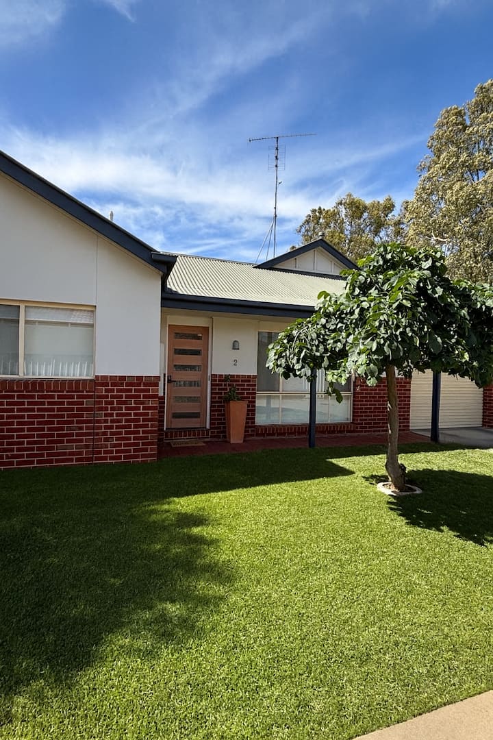 Tidy & Comfortable 2br Stay – Walk To Echuca Wharf - Echuca