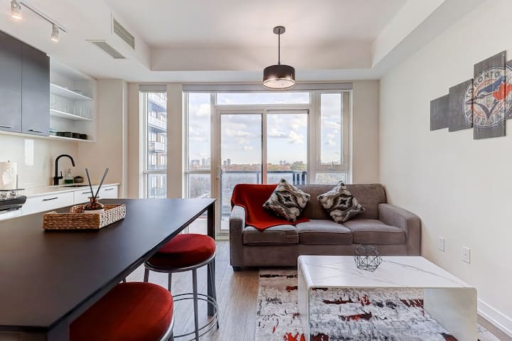 Sunny Skyloft L Pvt Rooftop L Parking | King Beds - Toronto