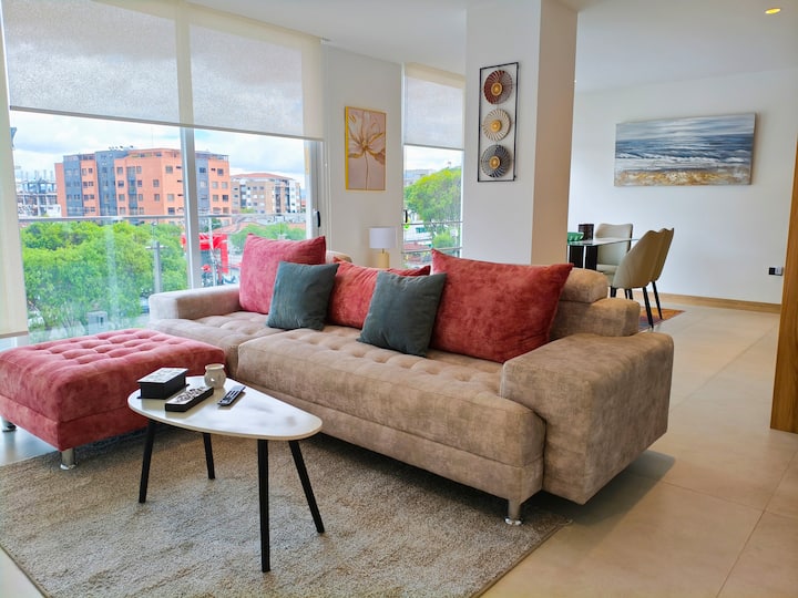 Cómodo Y Moderno. Cerca De Todo En Cuenca - Ecuador