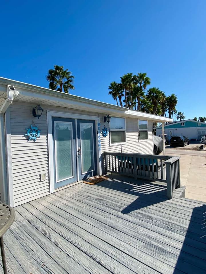Modern 2br • 6 Guests • Golf • Bbq • Pool Access - Port Isabel, TX