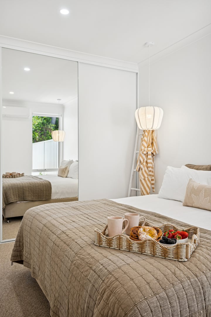 Trio Of Luxe Villas — Brand New 9br - Fremantle