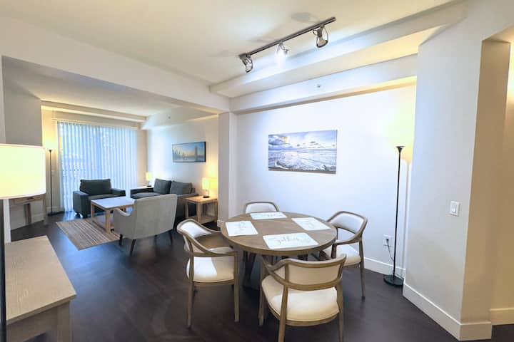 Premium 2-bedroom 2-bath | Full Service Apartment - Los Angeles, CA