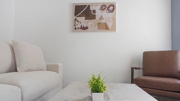 Landing | Stylish 2bd, Clubhouse, Gym - Birmingham, AL