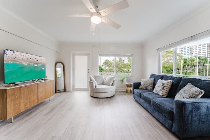 Luxury Boca Stay • Pool, Hot Tub & Intracoastal - Boca Raton, FL