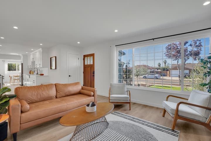 Modern Comfort: San Leandro Edition - San Leandro, CA