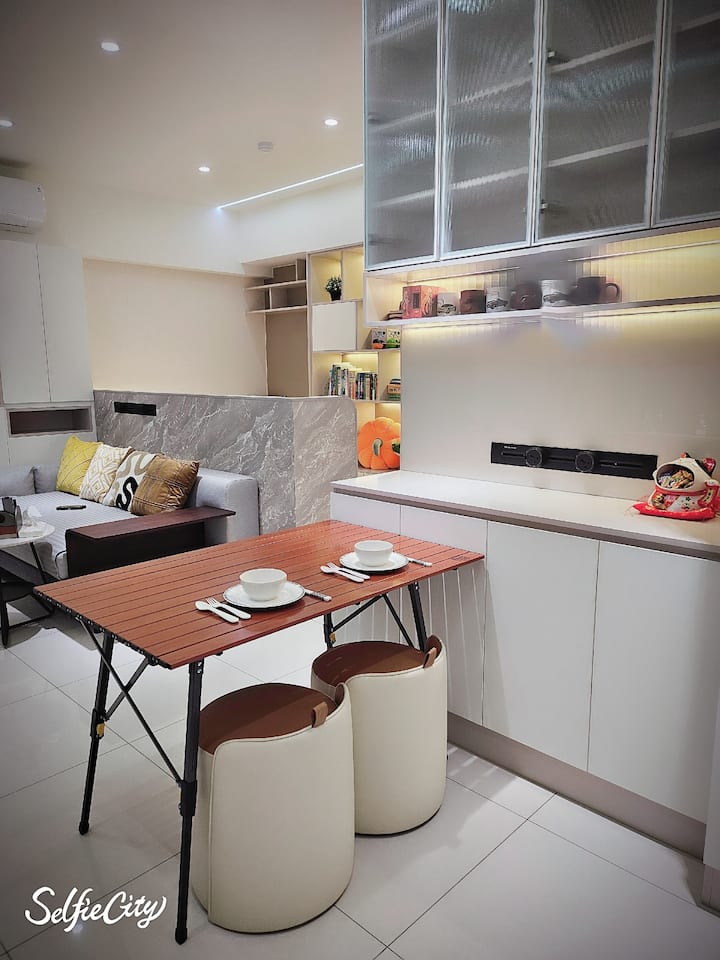 月租/Kaohsiun City近輕軌/學生套房/整套房源/電梯/出差旅遊/每週免費清潔/免費網路 - Kaohsiung City