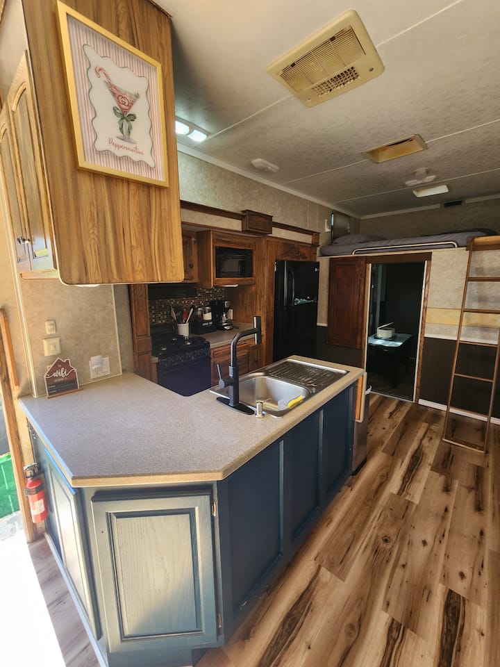 Well Establish Neighborhood Cozy Comfortable Rv - Temple Terrace, FL