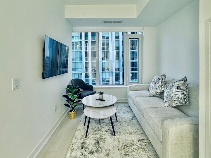 The Luxe Escape | Premium 1br In Yorkville | Gym - Toronto
