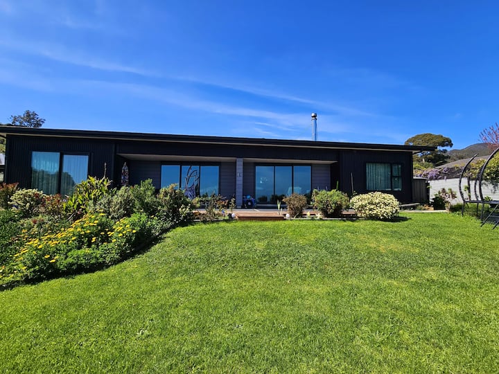 Pōhutukawa House – Summer Living In Pōhara - Tākaka