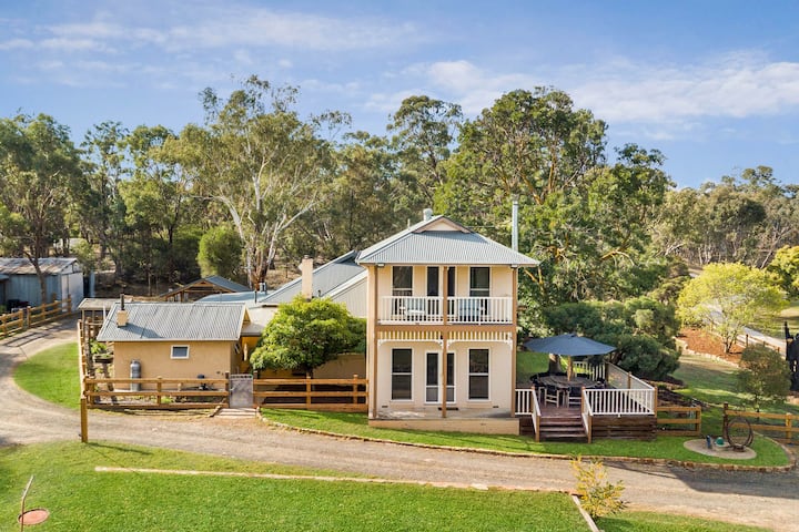 Luxury Vineyard Escape • Hot Tub • Firepit - Bendigo