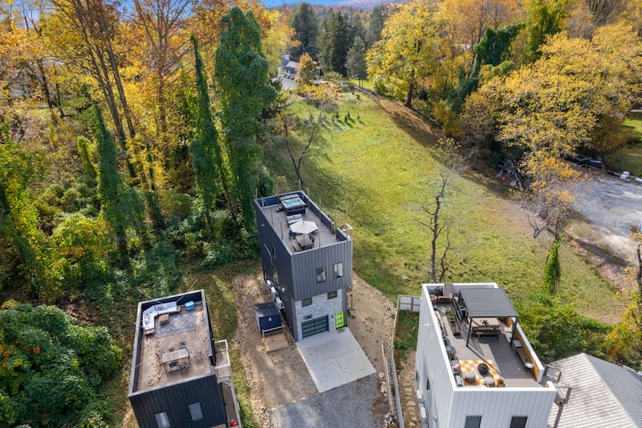 *Upper Level* Of The Lumberyard Bike House Duplex - Brevard, NC