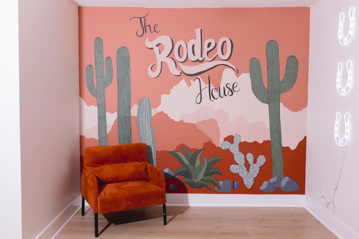 Fully Renovated House, Large Backyard For Pets! - Mesquite, TX