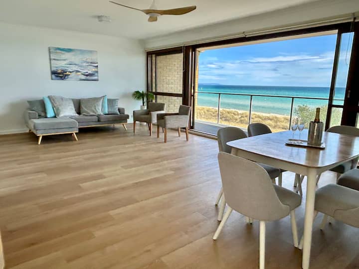 Relaxed Beachfront Retreat - Mordialloc