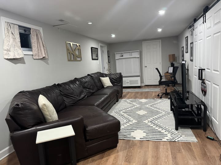 2br Spacious Escape • Close To Everything - Maryland