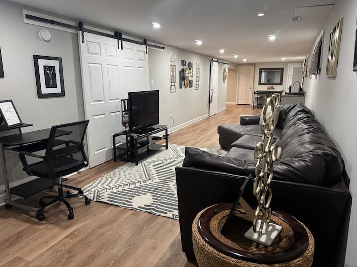 Stylish Modern Getaway-convenient Central Retreat - Maryland