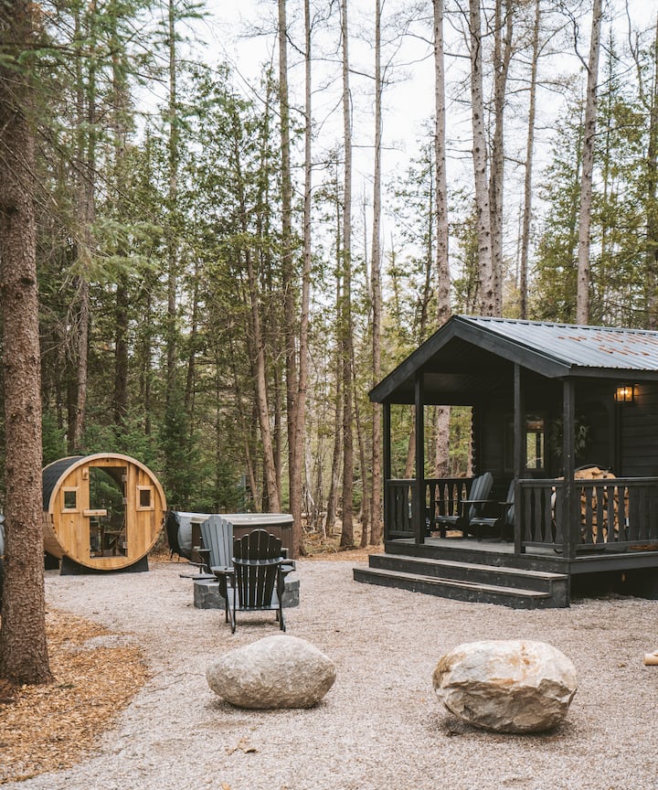 Tiny Cabin•sleeps 2•hot Tub•sauna•private•kitchen - Boyne City, MI