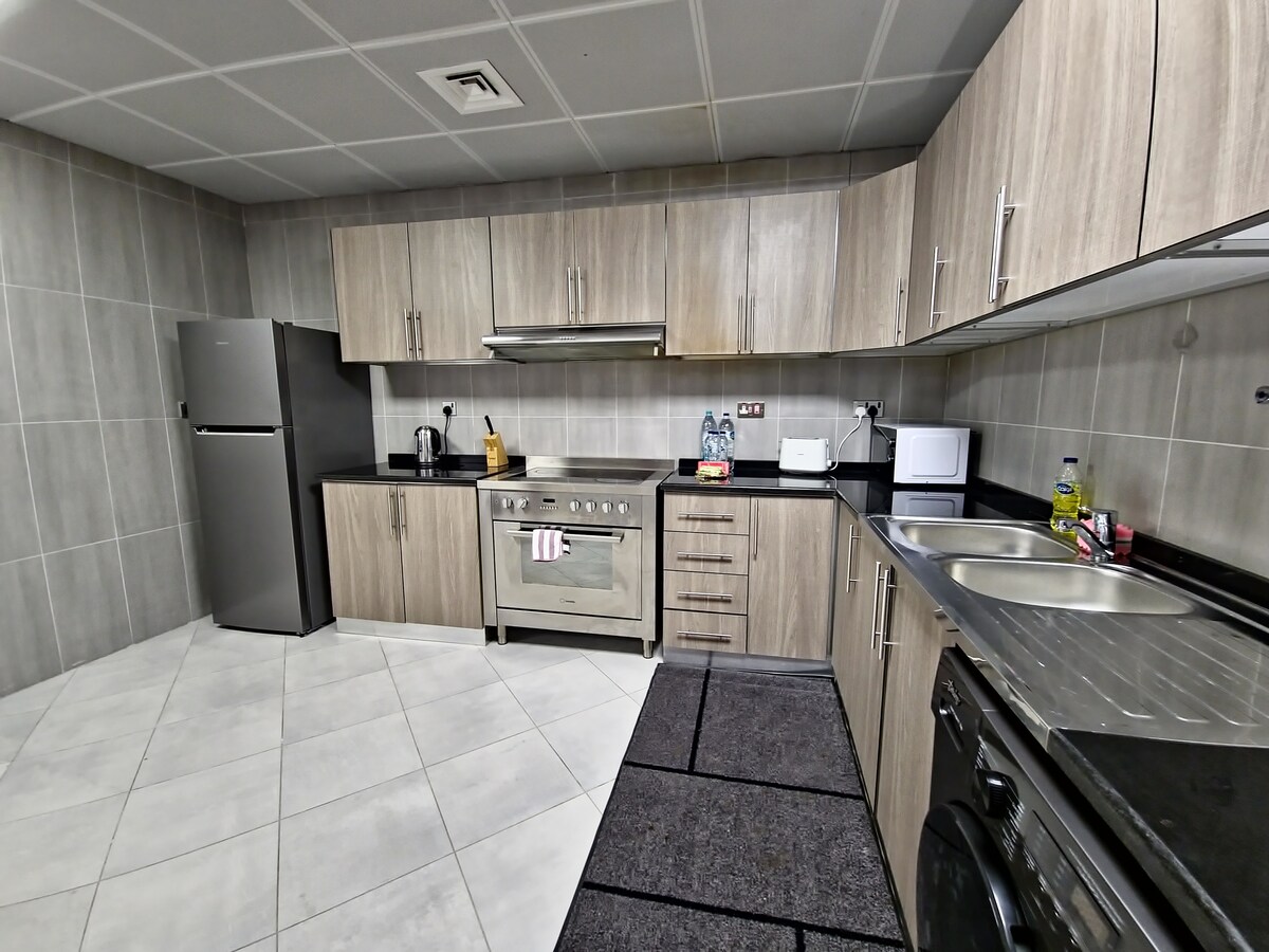 Harf-RAW502 Grand 2BHK près de l'ADNEC - Airbnb