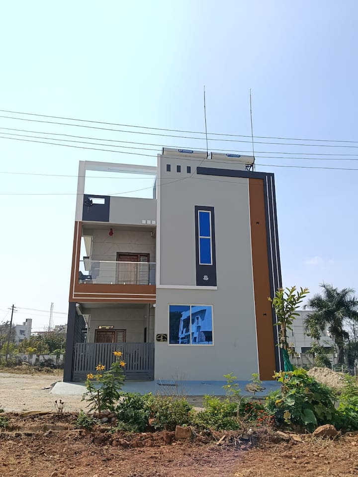 Urban Heaven Service Apartments-deluxe Room Non Ac - 吉格默格盧爾