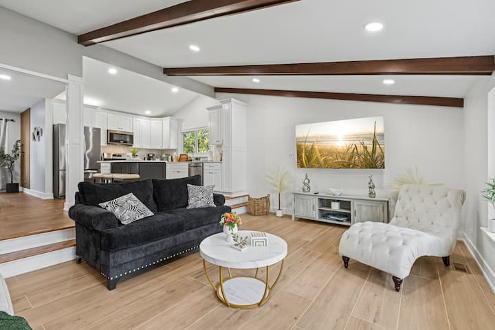 Upscale Luxury Escape | Game Room & Near Airport - Arlington Heights, IL