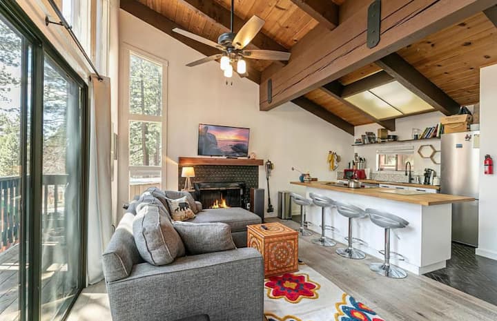 Modern Mountain Retreat Near Lake & Heavenly - Stateline, NV
