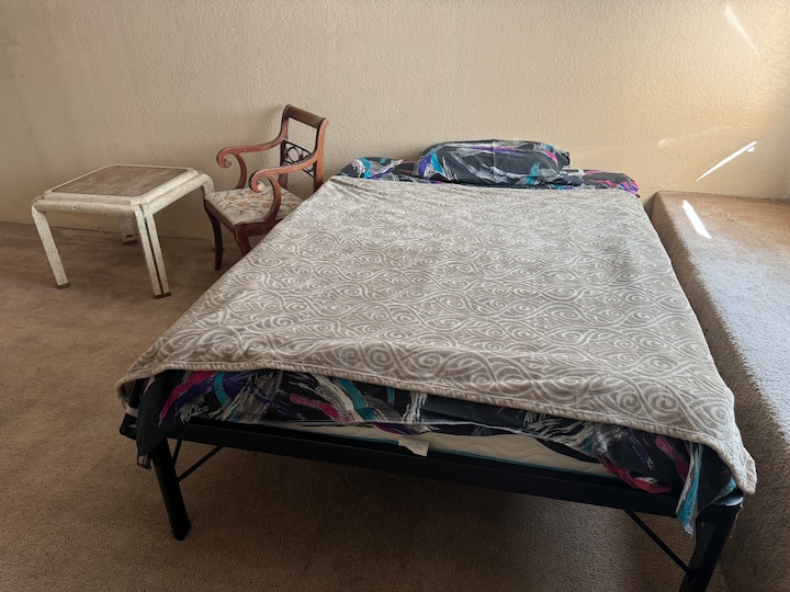 Large Studio Apartment Room 1 - Downtown Reno - Reno, NV