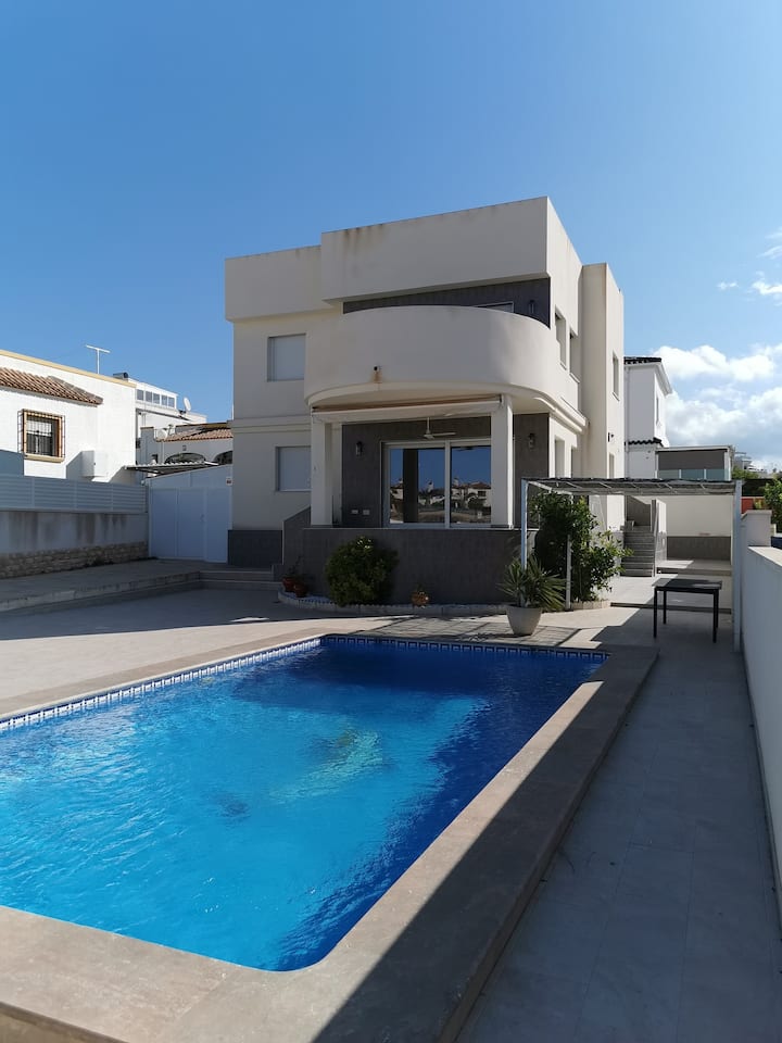 House With Salt Water Pool In La Marina - La Marina