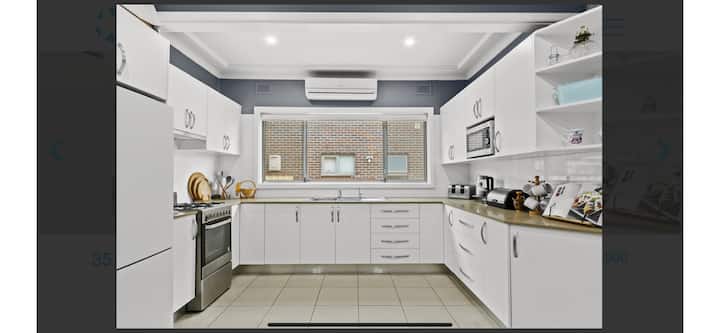 Modern 3br Near Parramatta/private Entry & Kitchen - Sydney