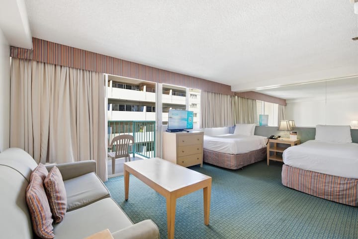 New Listing! Waikiki Condo Central/pool/sleeps 4 - Honolulu, HI