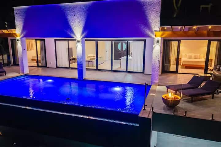 New! Lux Oceanfront, 2 King Suites, Infinity Pool - Honduras