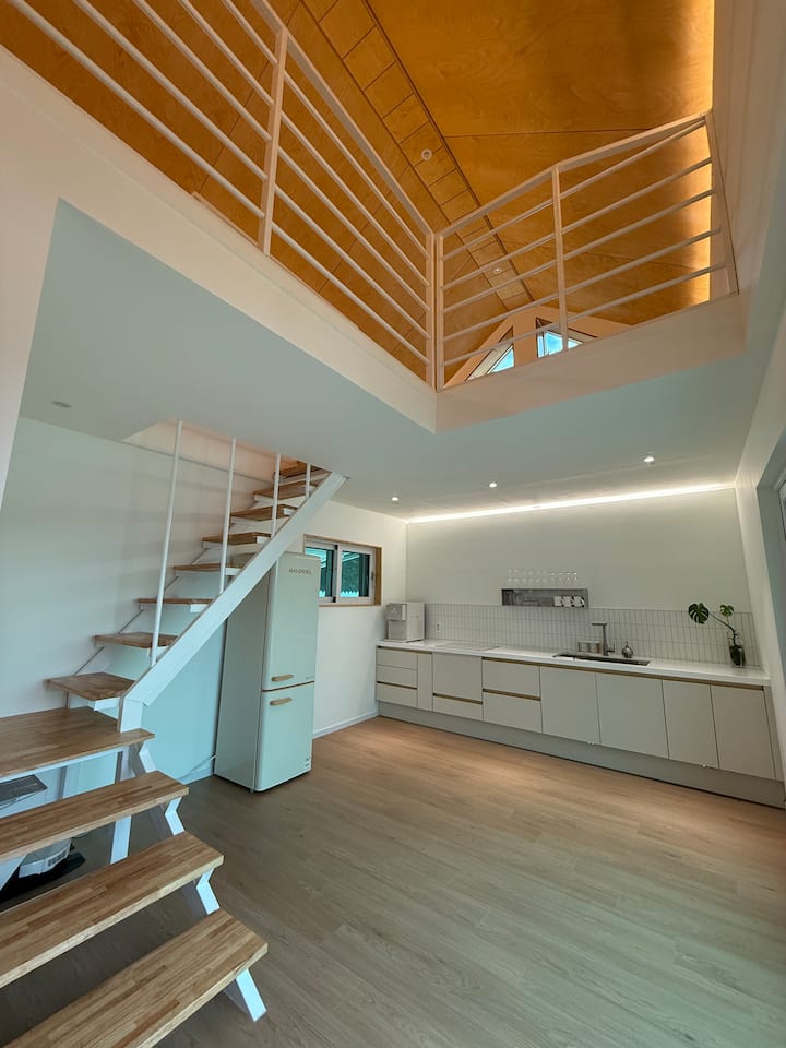 산밑에끝집2 #독채촌캉스+감성호캉스 #왕솥뚜껑묵은지삼겹살#대형화덕 #넷플릭스#무선인터넷 - Gwangju