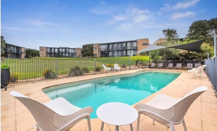 Resort Living:pool, Golf, Bar & Dining-sleeps 4 - Rye