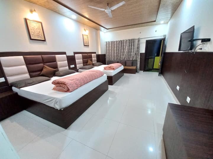 Deluxe Family Room Valley View - Almora