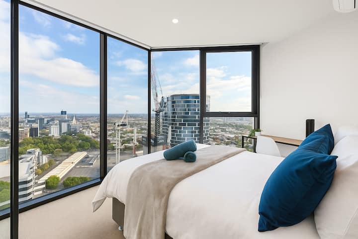 (E5) Unbeatable Location 2b1b With Highrise View - Carlton